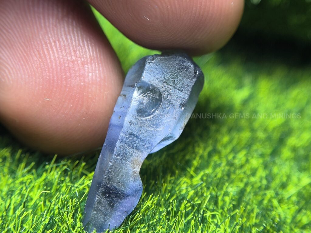 Facet grade Ceylon sapphire "Ottu" rough