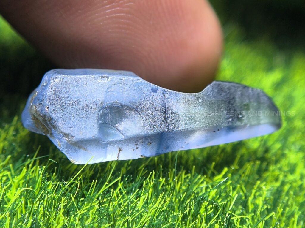 Facet grade Ceylon sapphire "Ottu" rough