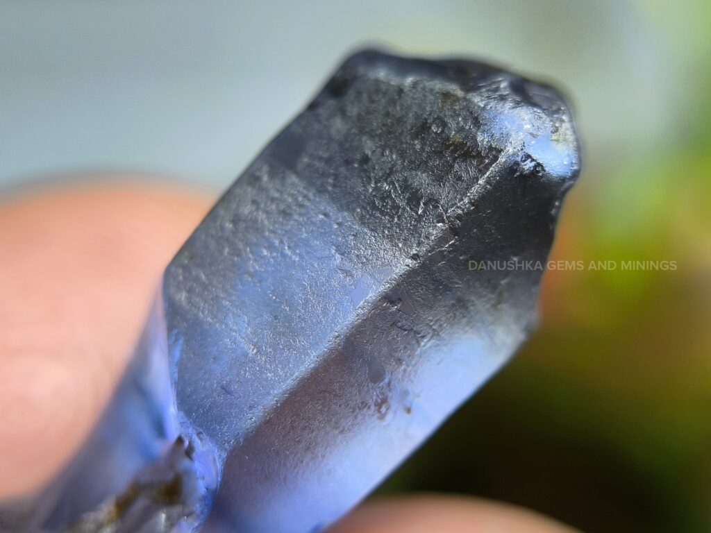 Facet grade Ceylon sapphire "Ottu" rough